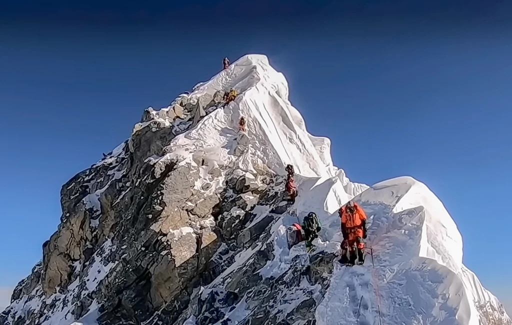 Lobuche East Peak Climbing – Nomada Himalaya Treks And Expedition
